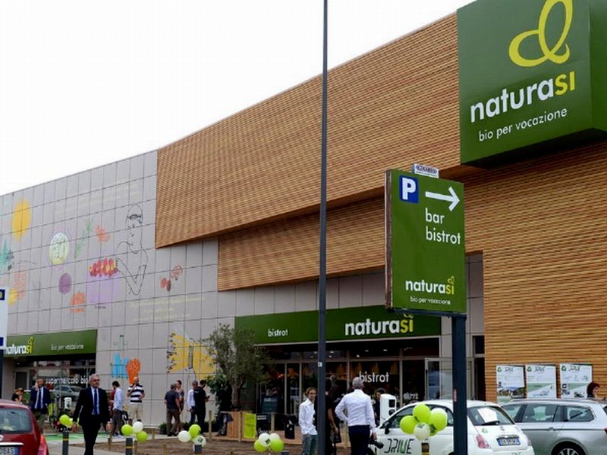 NaturaSì e Robinson Pet Shop lanciano il primo supermercato bio per animali